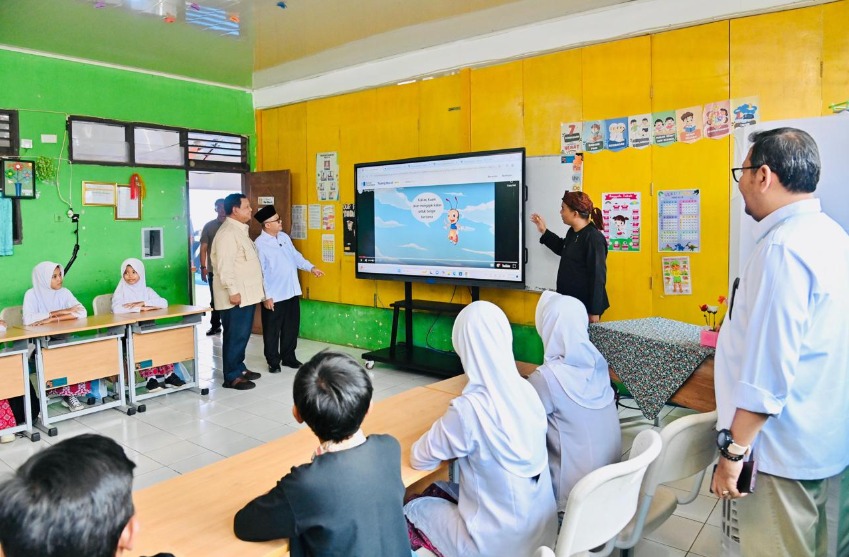 Siaran Pers: Presiden Prabowo Bersama Mendikdasmen Saksikan Demonstrasi Pembelajaran dengan ...