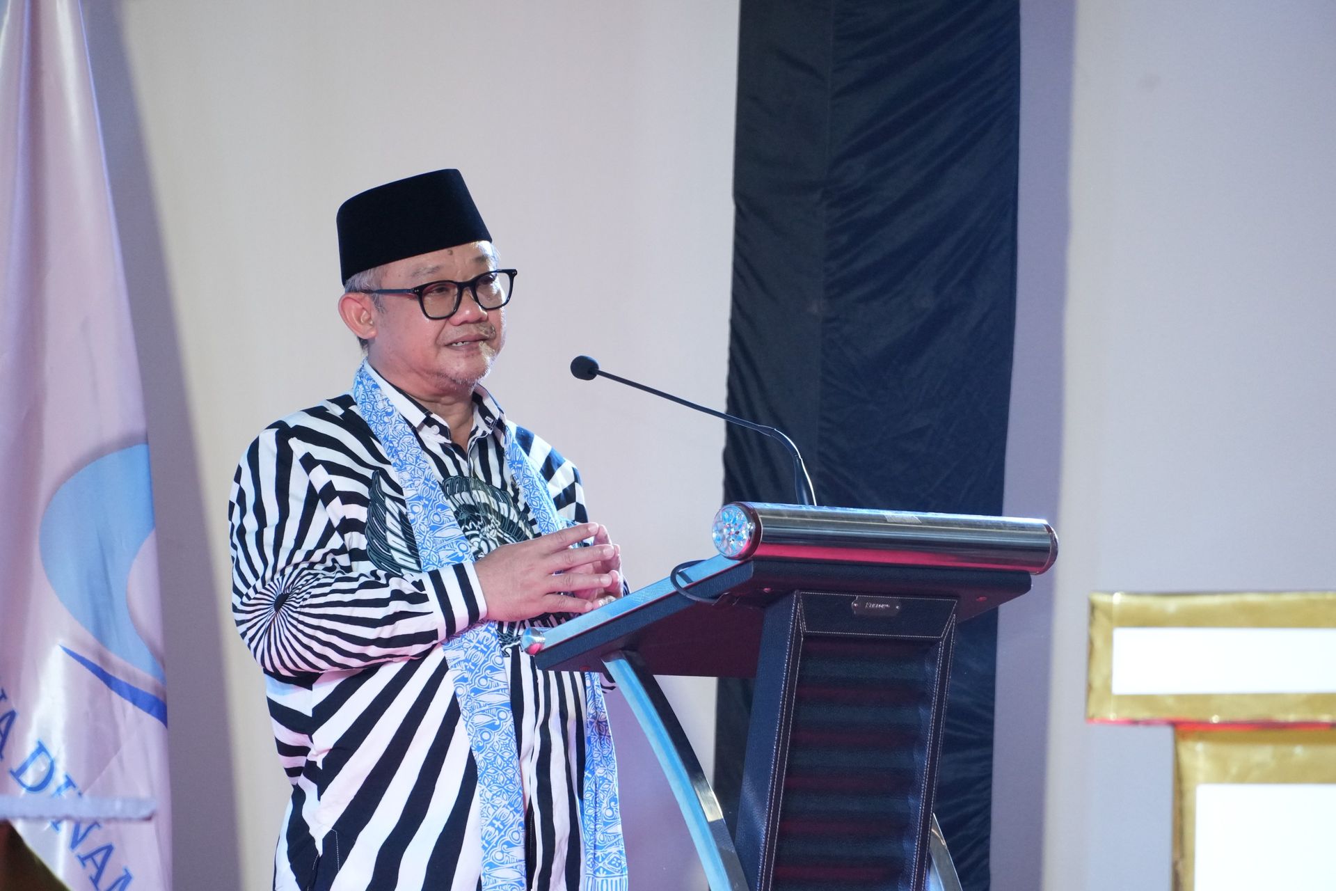 Siaran Pers: Mendikdasmen Tekankan Pentingnya Sinergi Pemerintah-Swasta ...