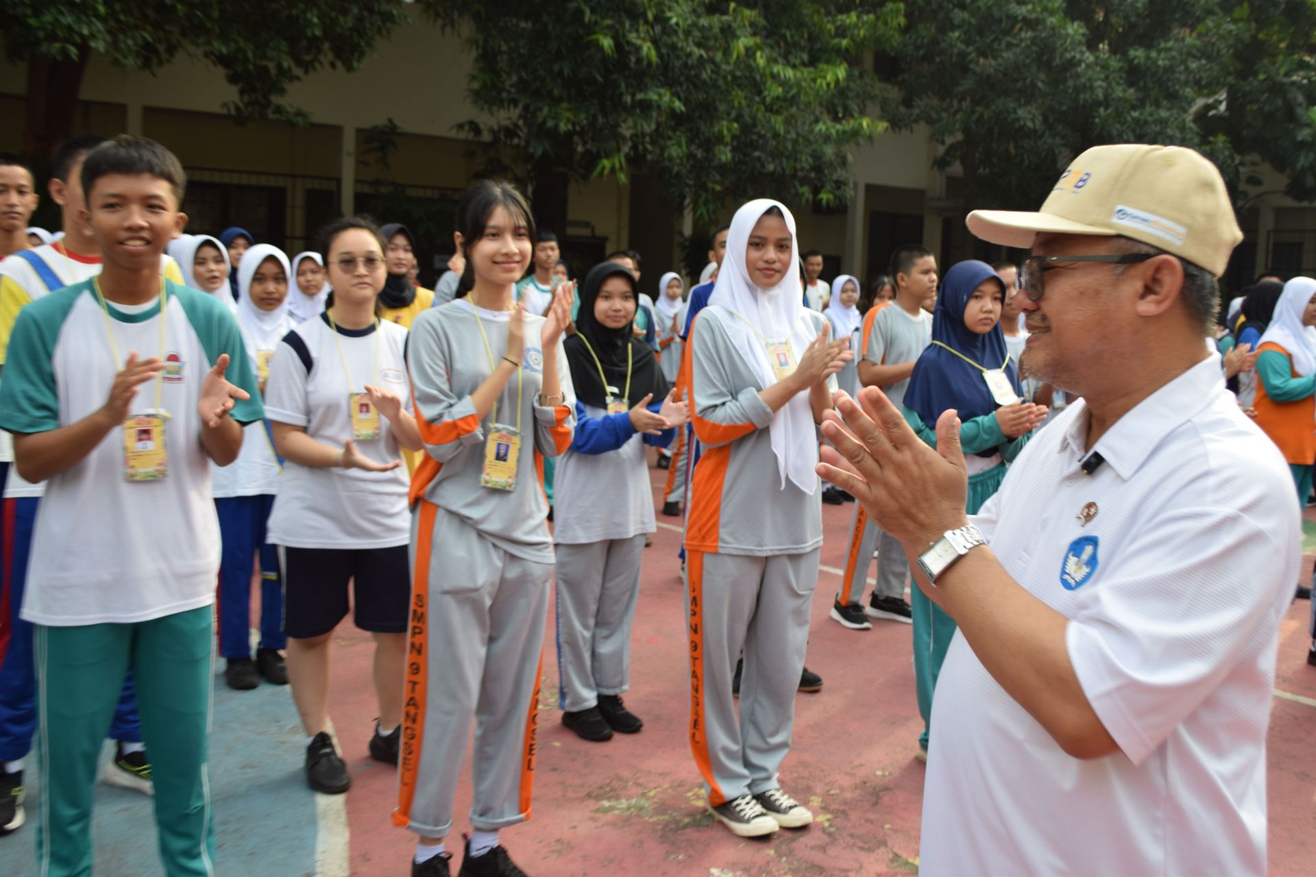 Siaran Pers: Kegembiraan Murid SMA 3 Tangsel Bertemu Mendikdasmen