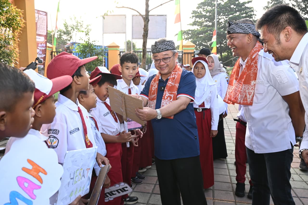 Siaran Pers: Bahasa Asing Membuka Jendela Dunia, Murid SDN Cimahpar ...
